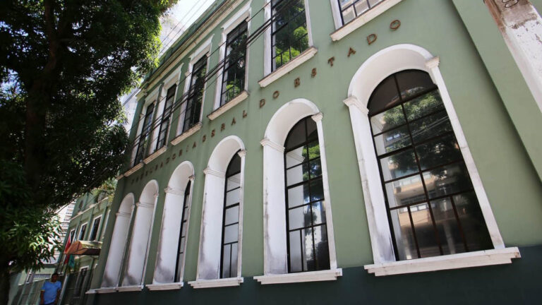 PGE abre vagas em Belém com salários de R$ 2,3 mil; inscrições iniciam ...